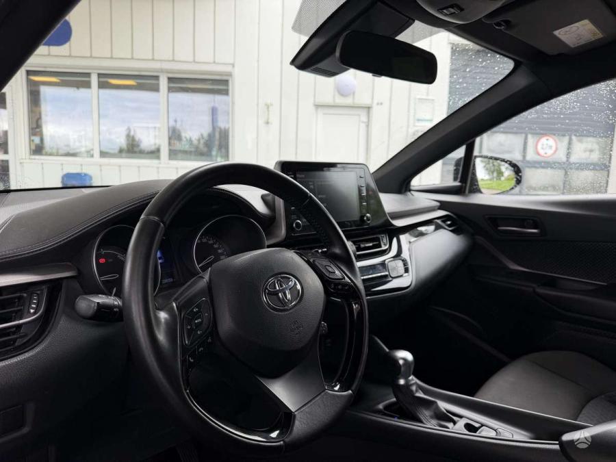 Grey Toyota C-HR 2020 in Kaunas, with an engine capacity of 1.80 L and mileage of 224 thousand km for 13800 €, photo 13 on AUTOMOTO.COM.LV