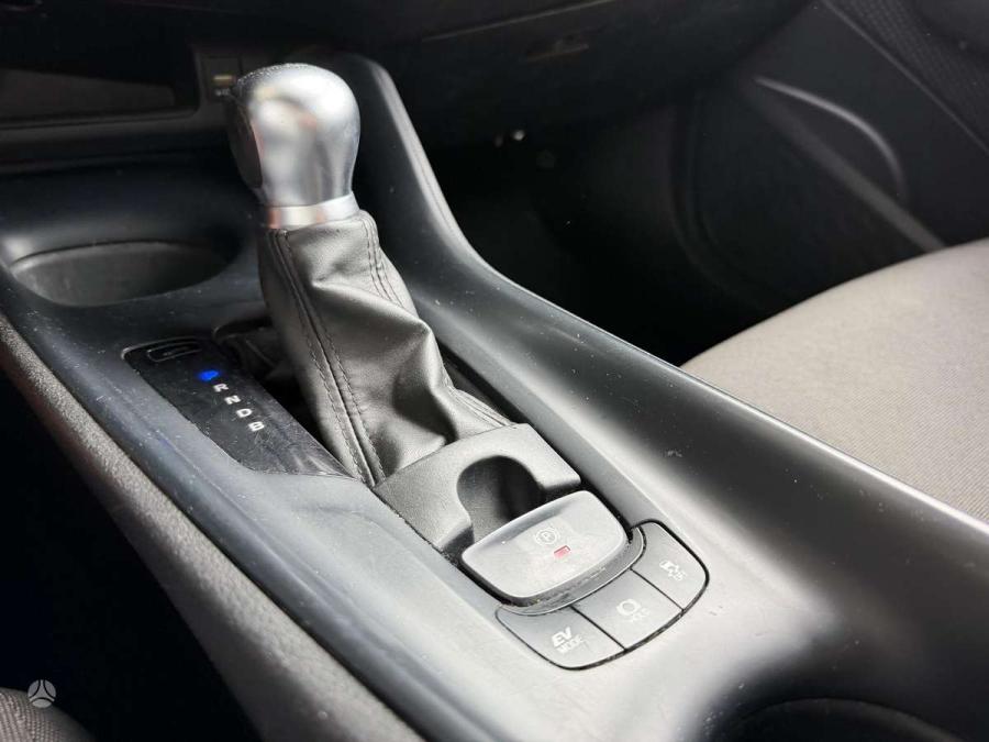 Grey Toyota C-HR 2020 in Kaunas, with an engine capacity of 1.80 L and mileage of 224 thousand km for 13800 €, photo 14 on AUTOMOTO.COM.LV