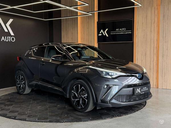 Grey Toyota C-HR 2020 in Kaunas, with an engine capacity of 1.80 L and mileage of 124 thousand km for 22990 €, photo 2 on AUTOMOTO.COM.LV