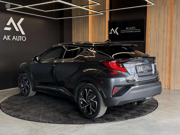 Grey Toyota C-HR 2020 in Kaunas, with an engine capacity of 1.80 L and mileage of 124 thousand km for 22990 €, photo 8 on AUTOMOTO.COM.LV