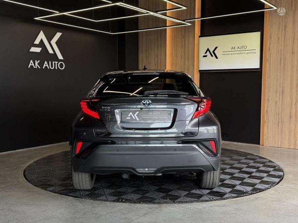 Grey Toyota C-HR 2020 in Kaunas, with an engine capacity of 1.80 L and mileage of 124 thousand km for 22990 €, photo 10 on AUTOMOTO.COM.LV