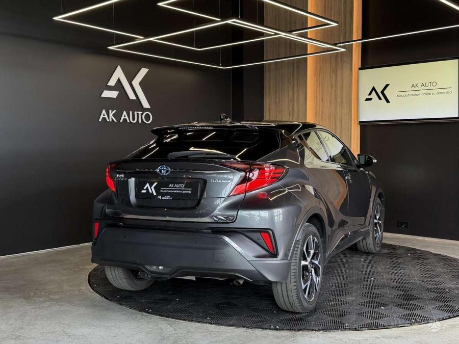 Pelēks Toyota C-HR 2020 Kauņa, ar dzinēja tilpumu 1.80 L un nobraukumu 124 tūkst. km par 22990 €, foto 12 vietnē AUTOMOTO.COM.LV