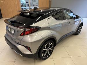 Pelēks Toyota C-HR 2020 Rīga, ar dzinēja tilpumu 2.00 L un nobraukumu 129 tūkst. km par 1890000 €, foto 4 vietnē AUTOMOTO.COM.LV