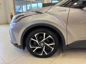 Pelēks Toyota C-HR 2020 Rīga, ar dzinēja tilpumu 2.00 L un nobraukumu 129 tūkst. km par 1890000 €, foto 5 vietnē AUTOMOTO.COM.LV