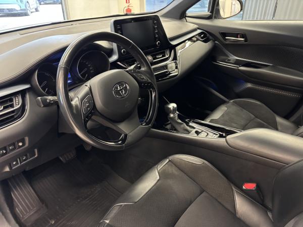 Pelēks Toyota C-HR 2020 Rīga, ar dzinēja tilpumu 2.00 L un nobraukumu 129 tūkst. km par 1890000 €, foto 9 vietnē AUTOMOTO.COM.LV