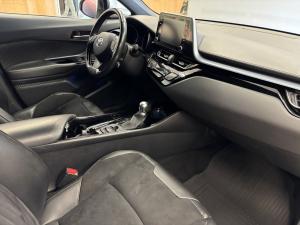 Pelēks Toyota C-HR 2020 Rīga, ar dzinēja tilpumu 2.00 L un nobraukumu 129 tūkst. km par 1890000 €, foto 12 vietnē AUTOMOTO.COM.LV