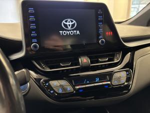 Pelēks Toyota C-HR 2020 Rīga, ar dzinēja tilpumu 2.00 L un nobraukumu 129 tūkst. km par 1890000 €, foto 18 vietnē AUTOMOTO.COM.LV