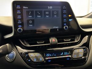 Pelēks Toyota C-HR 2020 Rīga, ar dzinēja tilpumu 2.00 L un nobraukumu 129 tūkst. km par 1890000 €, foto 21 vietnē AUTOMOTO.COM.LV