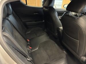 Pelēks Toyota C-HR 2020 Rīga, ar dzinēja tilpumu 2.00 L un nobraukumu 129 tūkst. km par 1890000 €, foto 30 vietnē AUTOMOTO.COM.LV