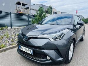 Pelēks Toyota C-HR 2020 Kauņa, ar dzinēja tilpumu 1.80 L un nobraukumu 161 tūkst. km par 16600 €, foto  vietnē AUTOMOTO.COM.LV