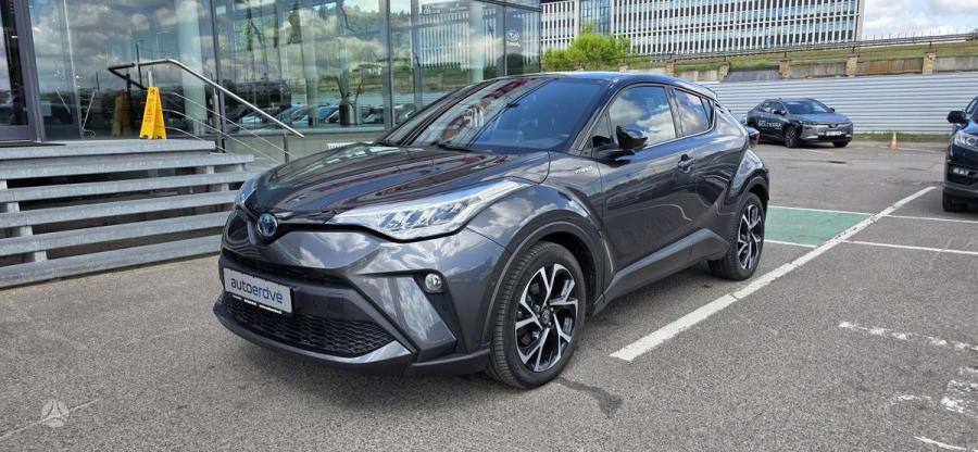 Grey Toyota C-HR 2020 in Vilnius, with an engine capacity of 1.99 L and mileage of 63 thousand km for 23980 €, photo 3 on AUTOMOTO.COM.LV