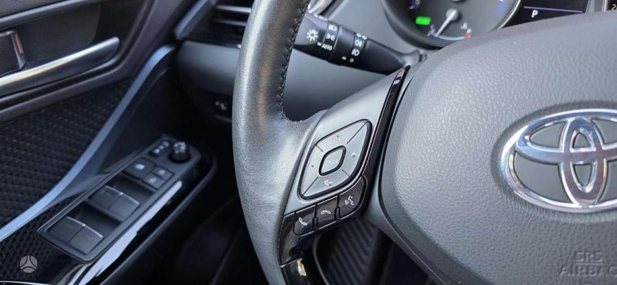 Grey Toyota C-HR 2020 in Vilnius, with an engine capacity of 1.99 L and mileage of 63 thousand km for 23980 €, photo 11 on AUTOMOTO.COM.LV