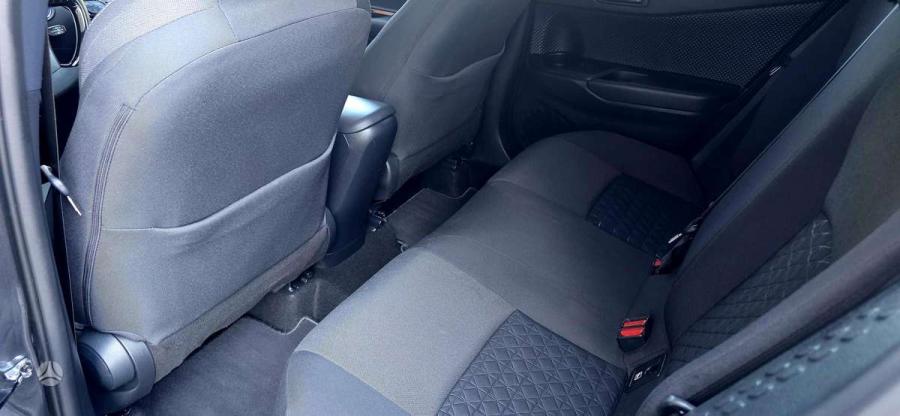 Grey Toyota C-HR 2020 in Vilnius, with an engine capacity of 1.99 L and mileage of 63 thousand km for 23980 €, photo 20 on AUTOMOTO.COM.LV