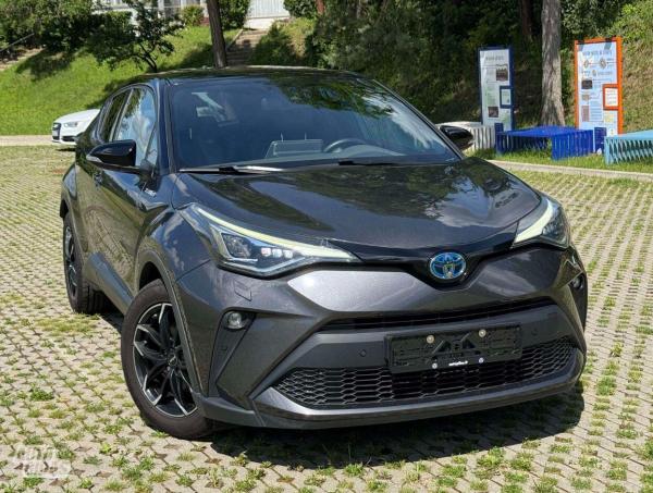Grey Toyota C-HR 2020 in Kaunas, with an engine capacity of 1.80 L and mileage of 149 thousand km for 20950 €, photo 1 on AUTOMOTO.COM.LV