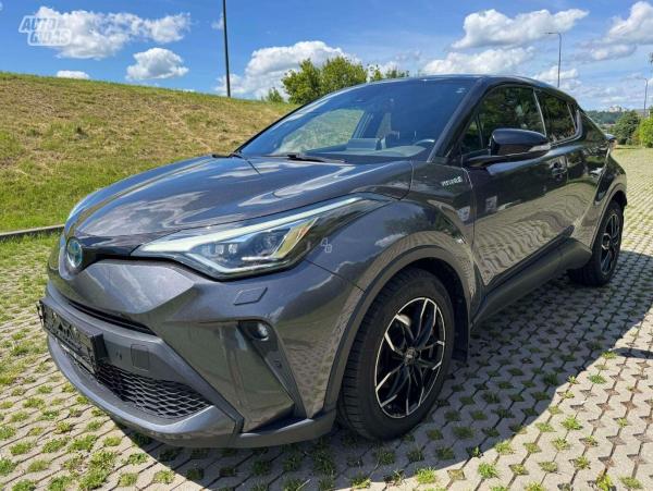 Grey Toyota C-HR 2020 in Kaunas, with an engine capacity of 1.80 L and mileage of 149 thousand km for 20950 €, photo 3 on AUTOMOTO.COM.LV