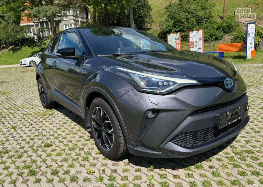 Grey Toyota C-HR 2020 in Kaunas, with an engine capacity of 1.80 L and mileage of 149 thousand km for 20950 €, photo 5 on AUTOMOTO.COM.LV