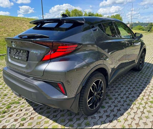 Grey Toyota C-HR 2020 in Kaunas, with an engine capacity of 1.80 L and mileage of 149 thousand km for 20950 €, photo 7 on AUTOMOTO.COM.LV
