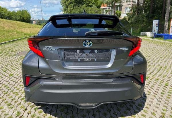 Grey Toyota C-HR 2020 in Kaunas, with an engine capacity of 1.80 L and mileage of 149 thousand km for 20950 €, photo 8 on AUTOMOTO.COM.LV