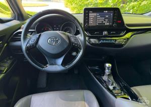 Grey Toyota C-HR 2020 in Kaunas, with an engine capacity of 1.80 L and mileage of 149 thousand km for 20950 €, photo 11 on AUTOMOTO.COM.LV