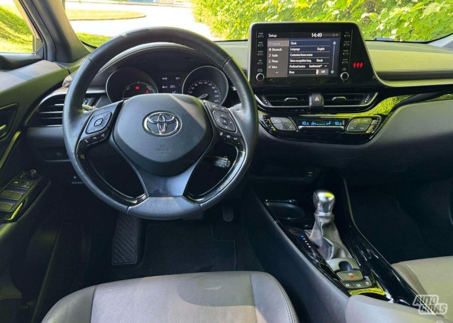 Grey Toyota C-HR 2020 in Kaunas, with an engine capacity of 1.80 L and mileage of 149 thousand km for 20950 €, photo 11 on AUTOMOTO.COM.LV