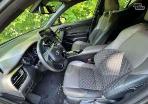 Grey Toyota C-HR 2020 in Kaunas, with an engine capacity of 1.80 L and mileage of 149 thousand km for 20950 €, photo 12 on AUTOMOTO.COM.LV