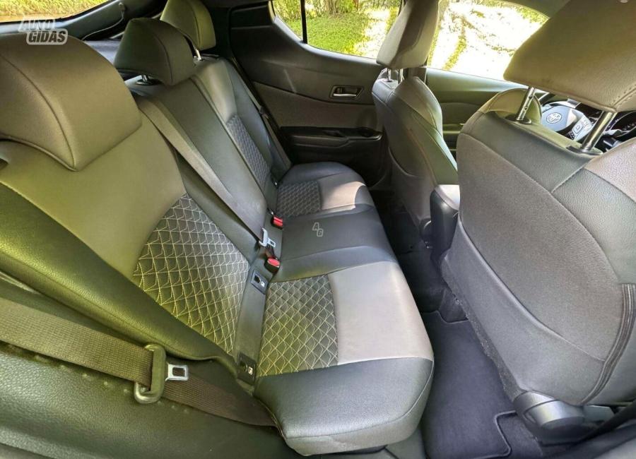Grey Toyota C-HR 2020 in Kaunas, with an engine capacity of 1.80 L and mileage of 149 thousand km for 20950 €, photo 14 on AUTOMOTO.COM.LV