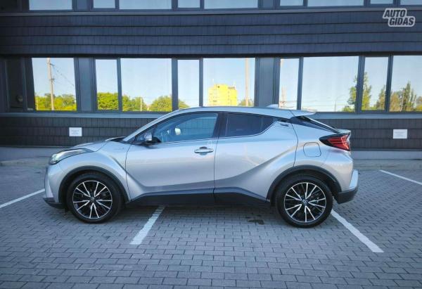 Grey Toyota C-HR 2020 in Kaunas, with an engine capacity of 1.80 L and mileage of 155 thousand km for 18550 €, photo 5 on AUTOMOTO.COM.LV