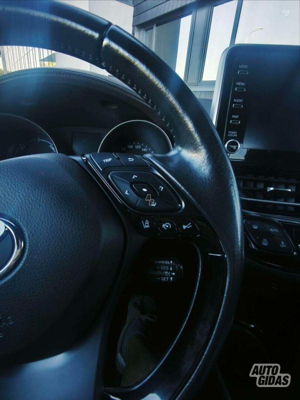 Grey Toyota C-HR 2020 in Kaunas, with an engine capacity of 1.80 L and mileage of 155 thousand km for 18550 €, photo 11 on AUTOMOTO.COM.LV