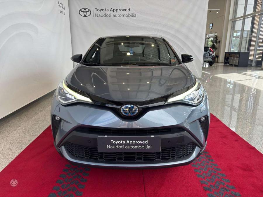 Grey Toyota C-HR 2020 in Siauliai, with an engine capacity of 1.80 L and mileage of 122 thousand km for 20900 €, photo 4 on AUTOMOTO.COM.LV