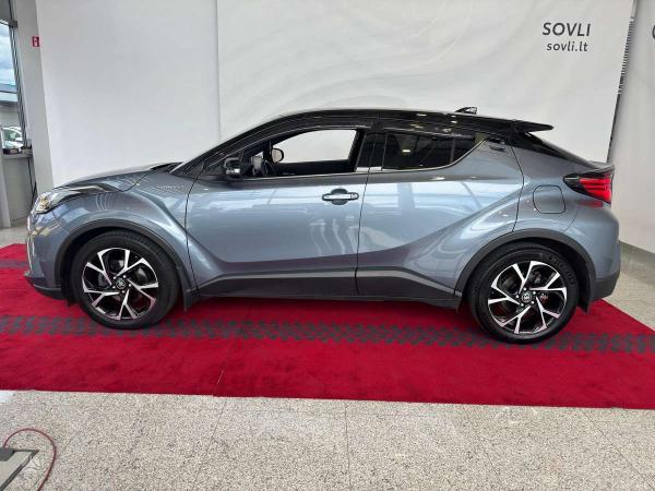Grey Toyota C-HR 2020 in Siauliai, with an engine capacity of 1.80 L and mileage of 122 thousand km for 20900 €, photo 4 on AUTOMOTO.COM.LV