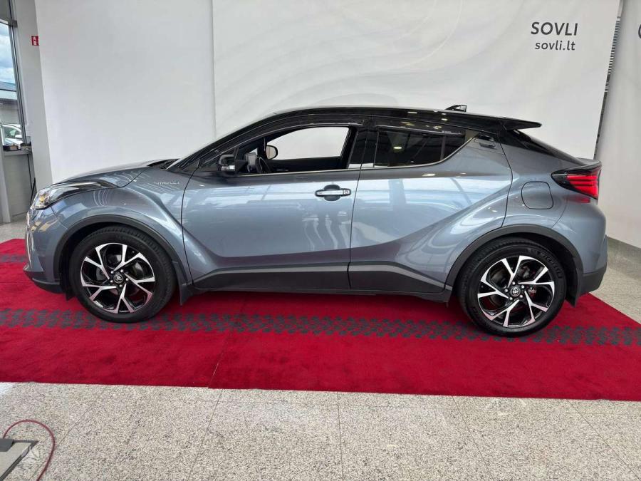 Grey Toyota C-HR 2020 in Siauliai, with an engine capacity of 1.80 L and mileage of 122 thousand km for 20900 €, photo 5 on AUTOMOTO.COM.LV
