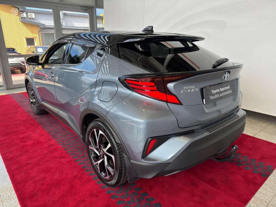 Grey Toyota C-HR 2020 in Siauliai, with an engine capacity of 1.80 L and mileage of 122 thousand km for 20900 €, photo 6 on AUTOMOTO.COM.LV