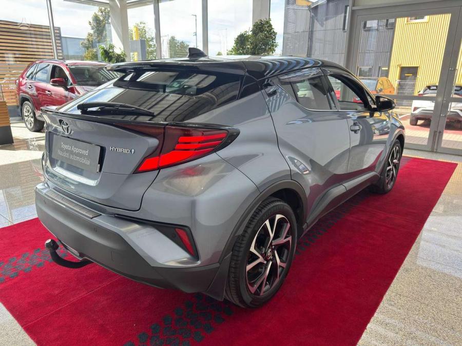 Grey Toyota C-HR 2020 in Siauliai, with an engine capacity of 1.80 L and mileage of 122 thousand km for 20900 €, photo 7 on AUTOMOTO.COM.LV