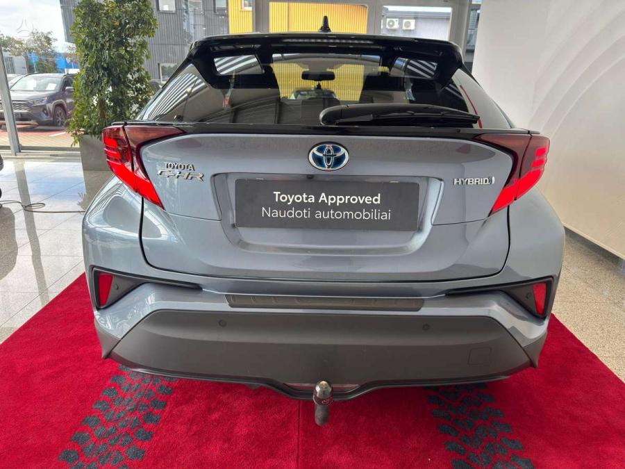 Grey Toyota C-HR 2020 in Siauliai, with an engine capacity of 1.80 L and mileage of 122 thousand km for 20900 €, photo 8 on AUTOMOTO.COM.LV