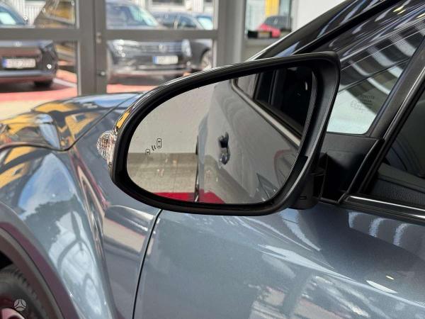 Grey Toyota C-HR 2020 in Siauliai, with an engine capacity of 1.80 L and mileage of 122 thousand km for 20900 €, photo 10 on AUTOMOTO.COM.LV