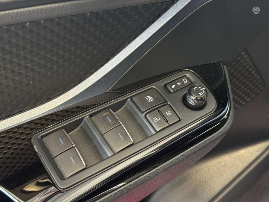 Grey Toyota C-HR 2020 in Siauliai, with an engine capacity of 1.80 L and mileage of 122 thousand km for 20900 €, photo 13 on AUTOMOTO.COM.LV