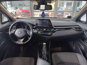 Grey Toyota C-HR 2020 in Siauliai, with an engine capacity of 1.80 L and mileage of 122 thousand km for 20900 €, photo 16 on AUTOMOTO.COM.LV