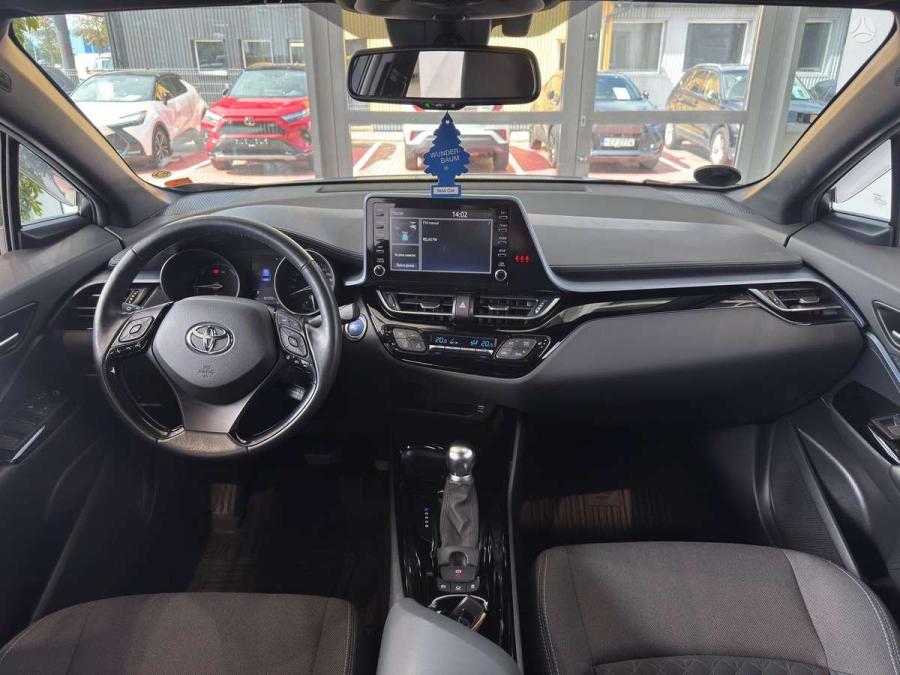 Grey Toyota C-HR 2020 in Siauliai, with an engine capacity of 1.80 L and mileage of 122 thousand km for 20900 €, photo 16 on AUTOMOTO.COM.LV