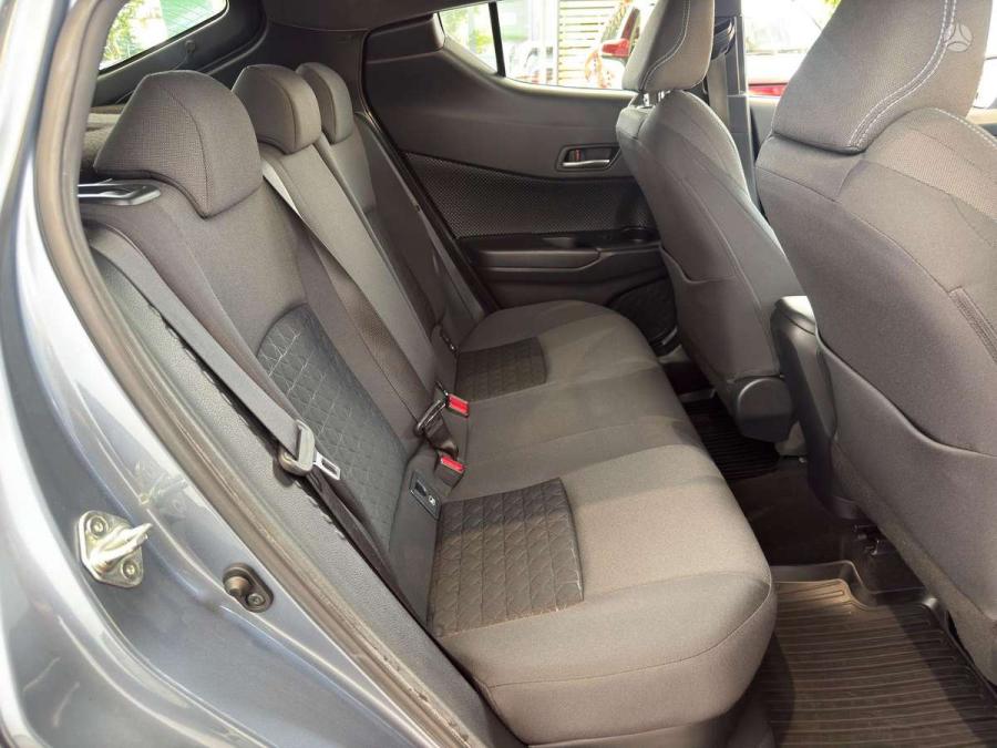 Grey Toyota C-HR 2020 in Siauliai, with an engine capacity of 1.80 L and mileage of 122 thousand km for 20900 €, photo 25 on AUTOMOTO.COM.LV