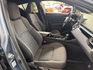Grey Toyota C-HR 2020 in Siauliai, with an engine capacity of 1.80 L and mileage of 122 thousand km for 20900 €, photo 26 on AUTOMOTO.COM.LV