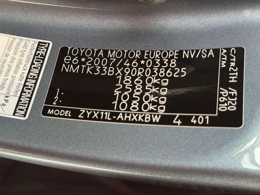 Grey Toyota C-HR 2020 in Siauliai, with an engine capacity of 1.80 L and mileage of 122 thousand km for 20900 €, photo 30 on AUTOMOTO.COM.LV
