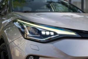 Grey Toyota C-HR 2020 in Vilnius, with an engine capacity of 1.99 L and mileage of 128 thousand km for 19900 €, photo 4 on AUTOMOTO.COM.LV