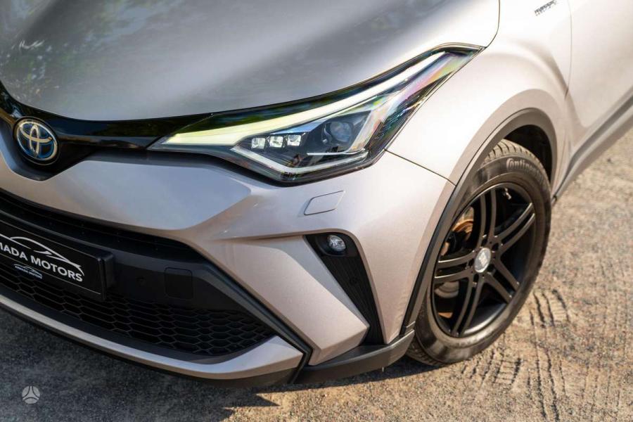 Grey Toyota C-HR 2020 in Vilnius, with an engine capacity of 1.99 L and mileage of 128 thousand km for 19900 €, photo 8 on AUTOMOTO.COM.LV