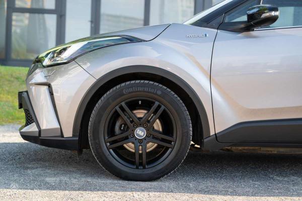 Grey Toyota C-HR 2020 in Vilnius, with an engine capacity of 1.99 L and mileage of 128 thousand km for 19900 €, photo 9 on AUTOMOTO.COM.LV