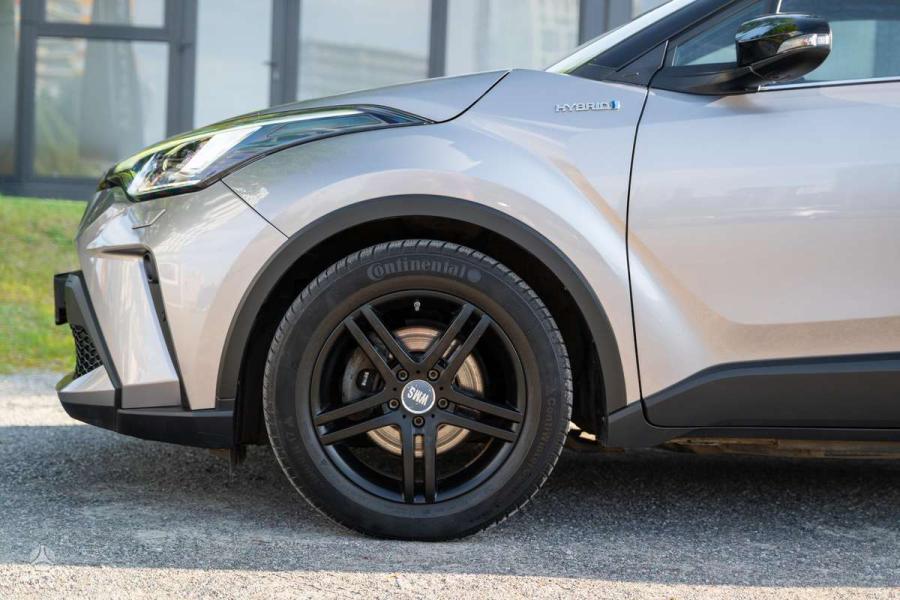 Grey Toyota C-HR 2020 in Vilnius, with an engine capacity of 1.99 L and mileage of 128 thousand km for 19900 €, photo 10 on AUTOMOTO.COM.LV