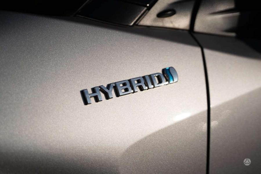 Grey Toyota C-HR 2020 in Vilnius, with an engine capacity of 1.99 L and mileage of 128 thousand km for 19900 €, photo 11 on AUTOMOTO.COM.LV