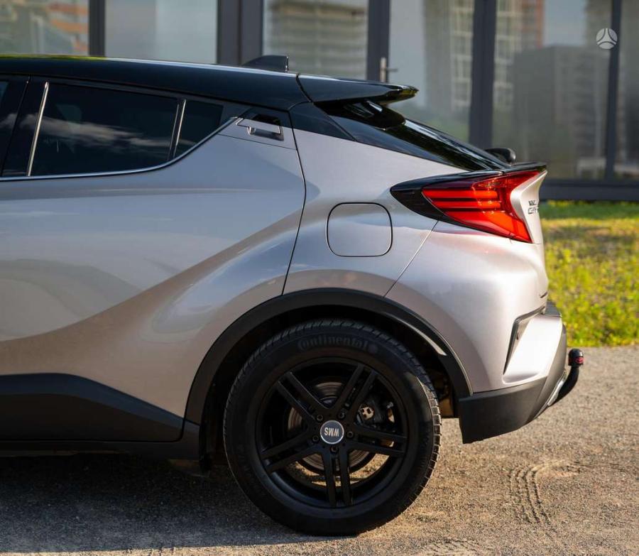 Grey Toyota C-HR 2020 in Vilnius, with an engine capacity of 1.99 L and mileage of 128 thousand km for 19900 €, photo 14 on AUTOMOTO.COM.LV
