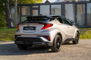 Grey Toyota C-HR 2020 in Vilnius, with an engine capacity of 1.99 L and mileage of 128 thousand km for 19900 €, photo 19 on AUTOMOTO.COM.LV