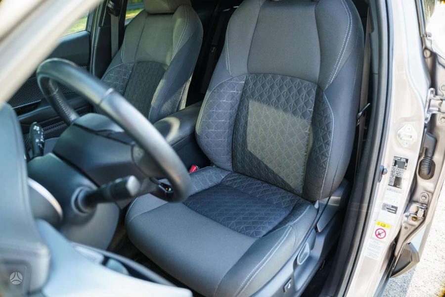Grey Toyota C-HR 2020 in Vilnius, with an engine capacity of 1.99 L and mileage of 128 thousand km for 19900 €, photo 21 on AUTOMOTO.COM.LV