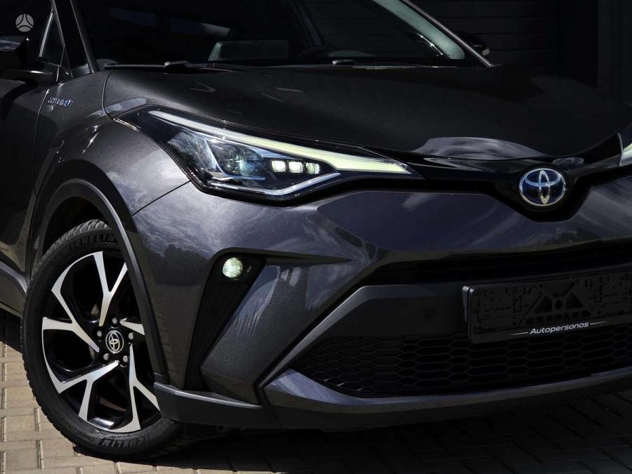 Pelēks Toyota C-HR 2020 Kauņa, ar dzinēja tilpumu 1.80 L un nobraukumu 205 tūkst. km par 17950 €, foto 1 vietnē AUTOMOTO.COM.LV